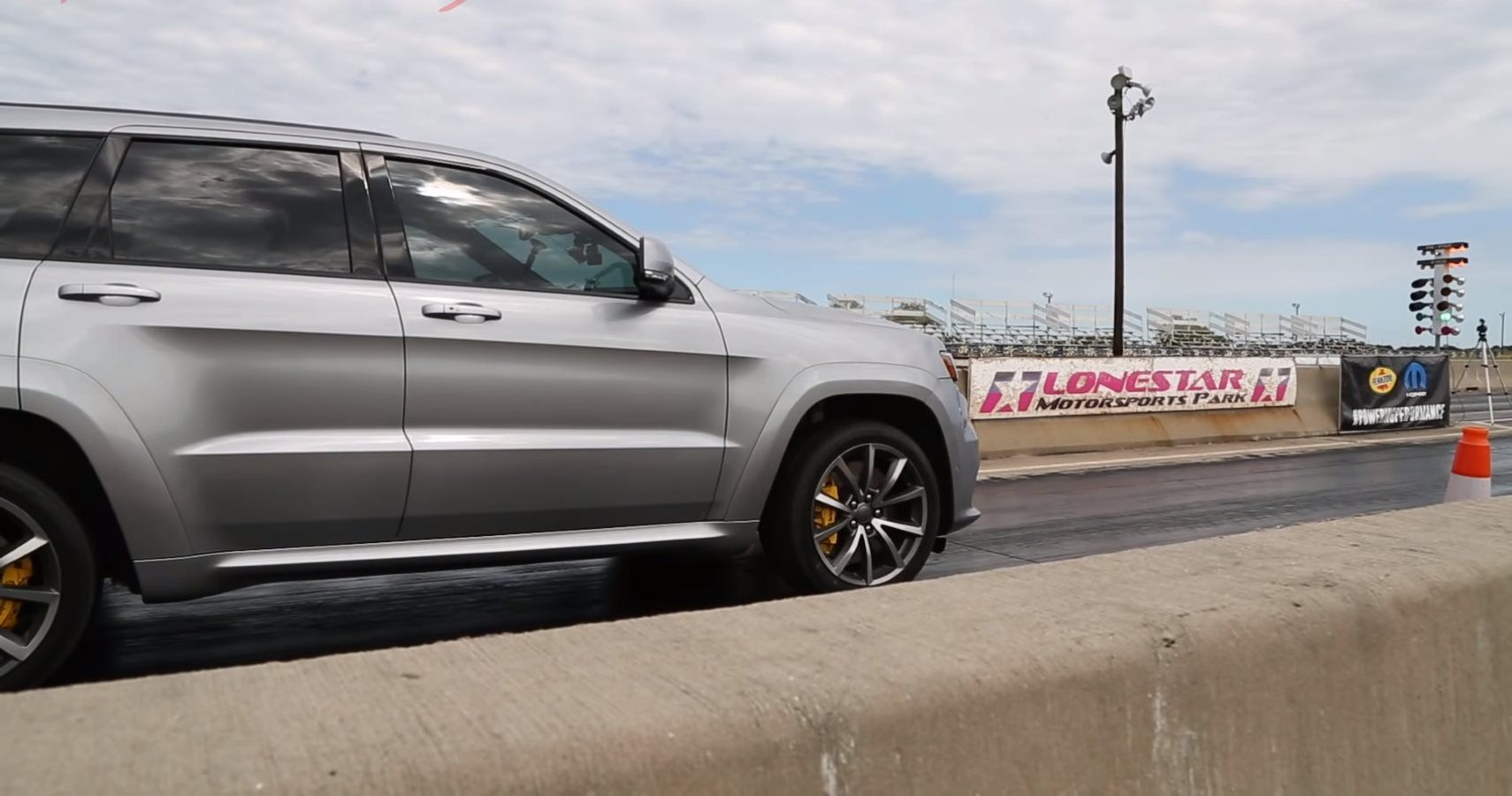 Watch An Insanely Powerful Hennessey Jeep Trackhawk Hit A World Record ...