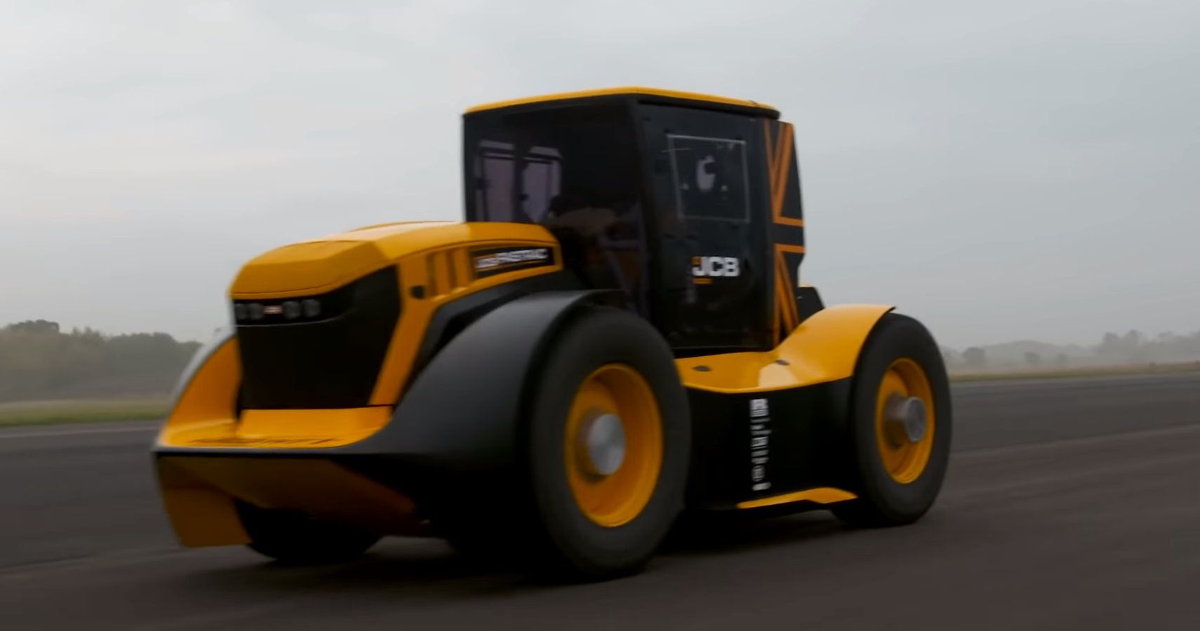 Watch The World’s Fastest Tractor Break The Guinness Record With 1,000 HP
